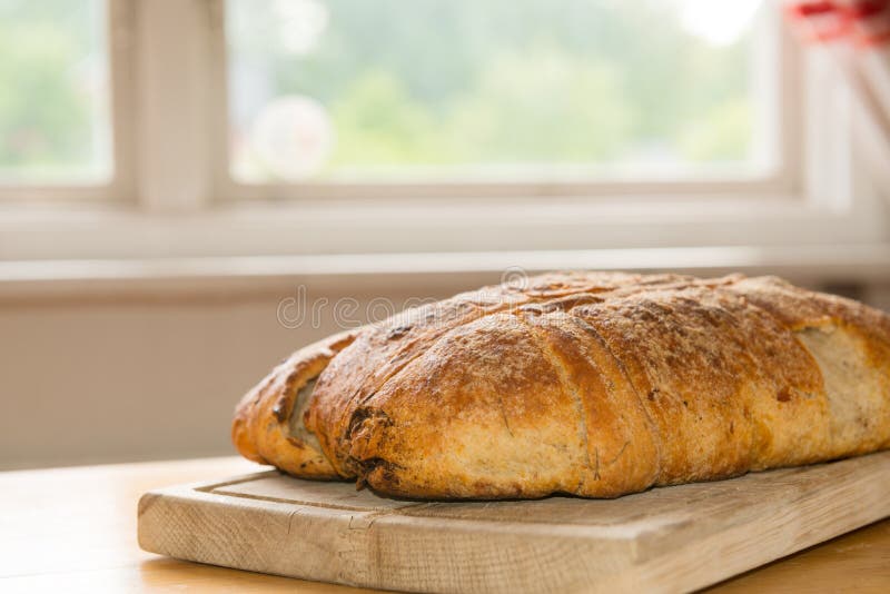 Pan Cocido Fresco Hecho En Casa Foto de archivo - Imagen de adentro ...