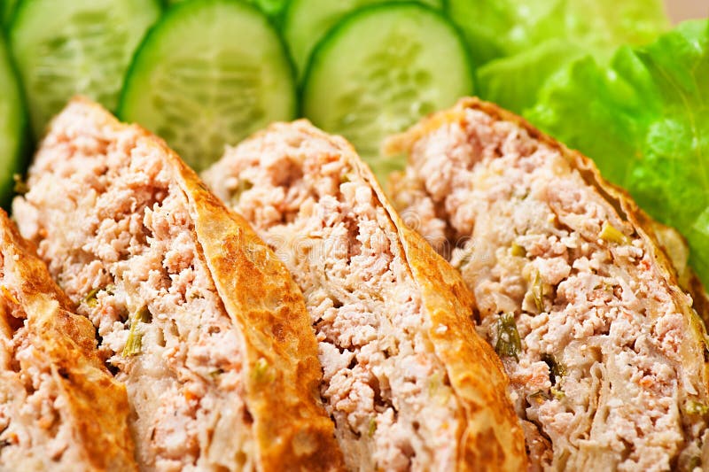 Pan Con Carne, Pepino, Lechuga, Imagen de archivo - Imagen de ...