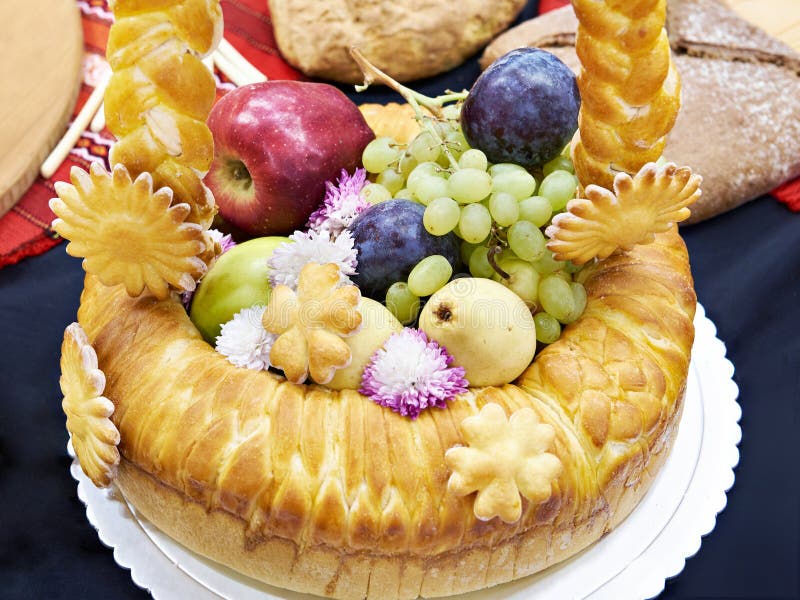 Pan con frutas imagen de archivo. Imagen de tradicional - 348270339