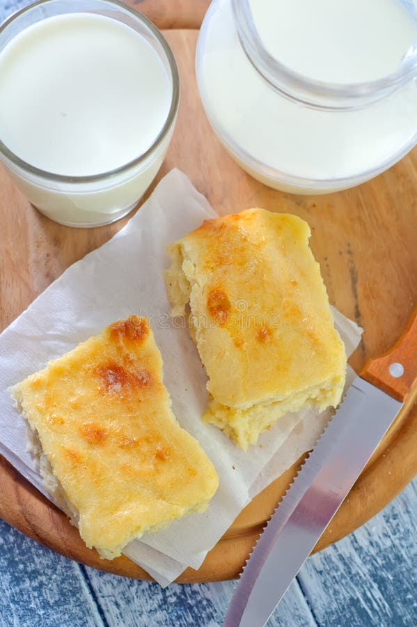 Pan con leche imagen de archivo. Imagen de leche, revuelto - 34103883