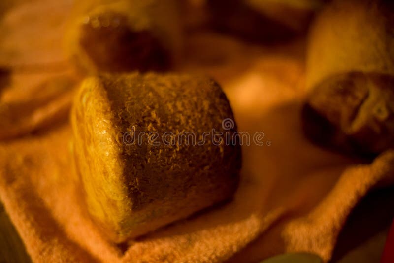 Pan crudo casero de Pascua foto de archivo. Imagen de cena - 167567112