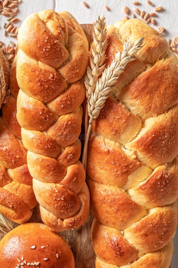 Pan De Pan Casero Y Saludable Con Orejas Y Grano Imagen de archivo ...