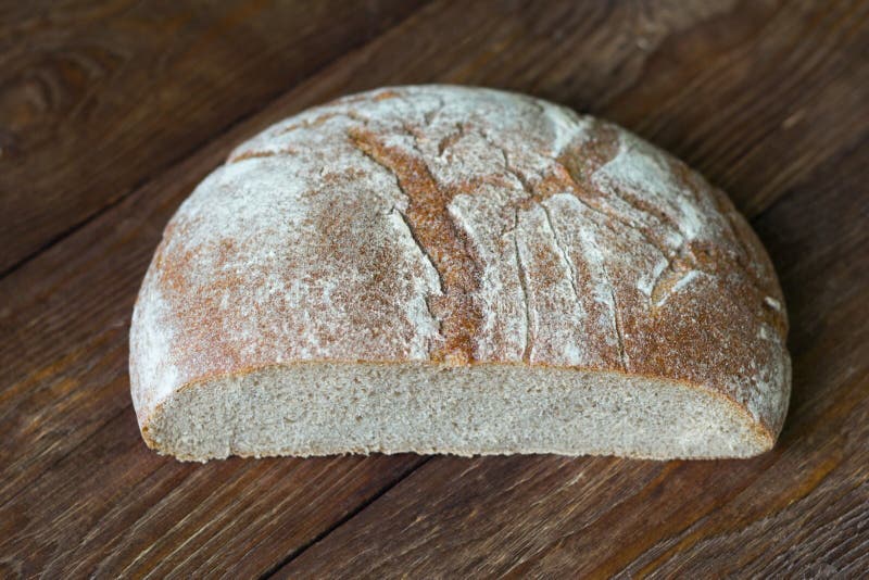 Pan De Rye En Fondo De Madera Imagen de archivo - Imagen de calabaza ...