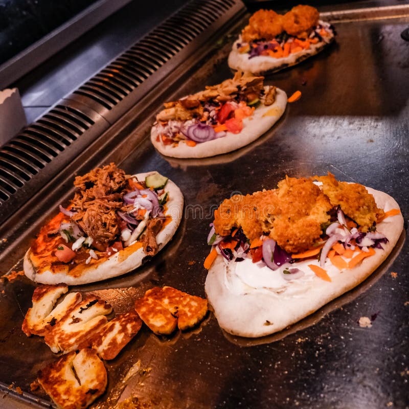 Pan de Tannour del sirio foto de archivo. Imagen de cordero - 118504630