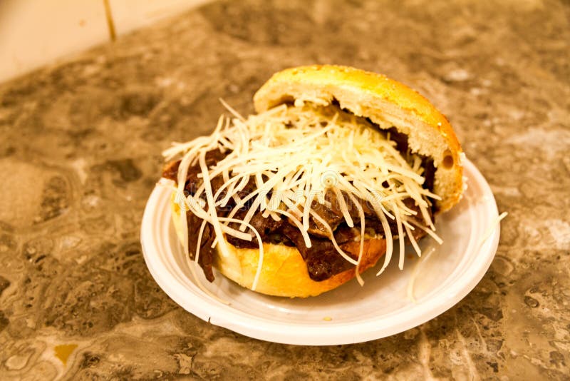 Pan De Tipical Con El Bazo En Palermo Foto de archivo - Imagen de gordo ...