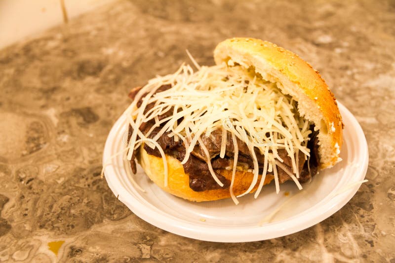 Pan De Tipical Con El Bazo En Palermo Foto de archivo - Imagen de gordo ...