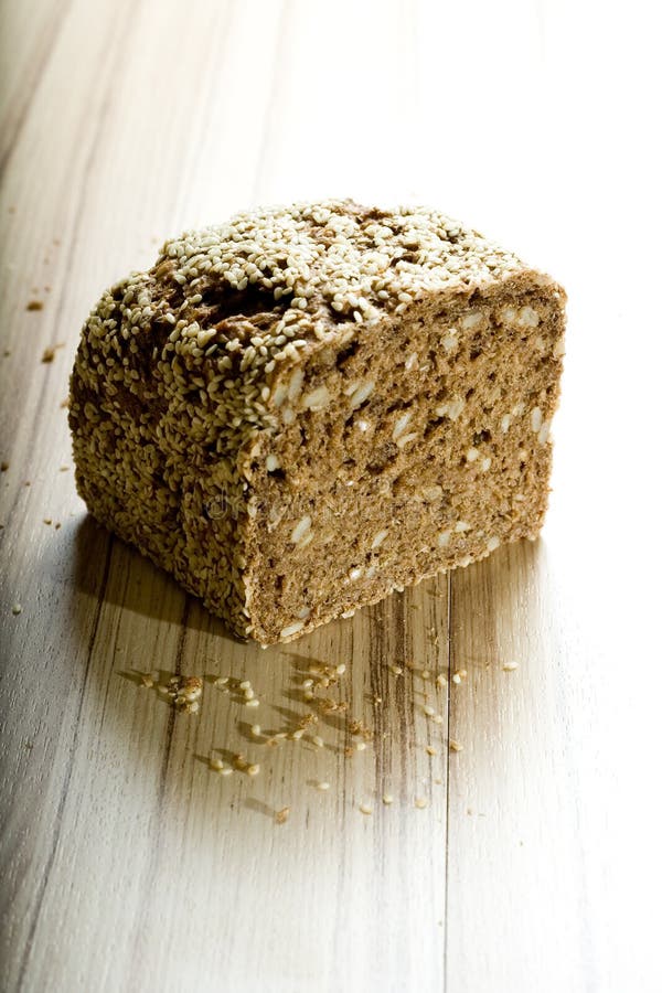 Pan del trigo integral foto de archivo. Imagen de integral - 8613124