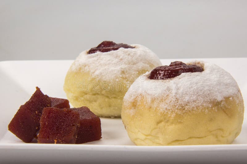Pan Dulce Relleno De Mermelada De Guayaba. Foto de archivo - Imagen de ...