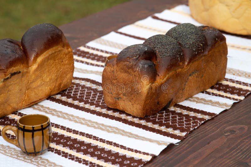 Pan Dulce Tradicional Rumano - Cozonaco Foto de archivo - Imagen de ...
