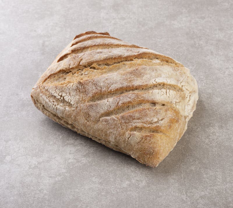 Pan Entero Sobre Fondo De Concreto Imagen de archivo - Imagen de grano ...