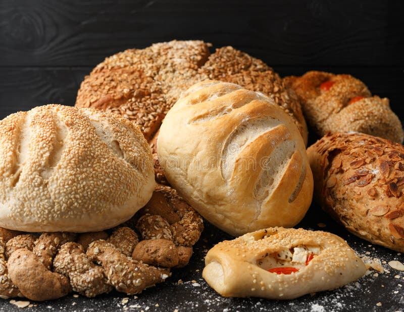Pan Fresco Casero De Diferentes Tipos Imagen de archivo - Imagen de ...