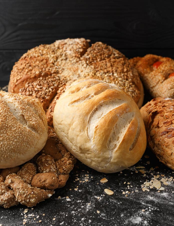 Pan Fresco Casero De Diferentes Tipos Imagen de archivo - Imagen de ...