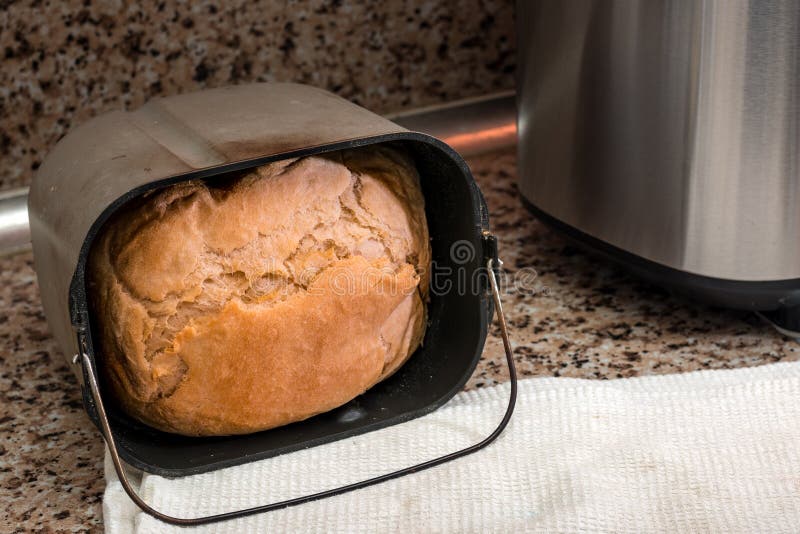 Pan Hecho En Casa Cocido En Un Breadmaker Imagen de archivo - Imagen de ...