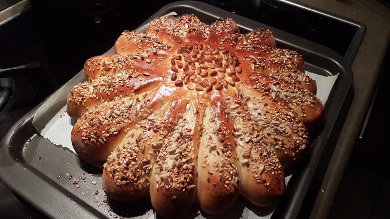 Pan Hecho En Casa De La Flor Imagen de archivo - Imagen de hornada ...