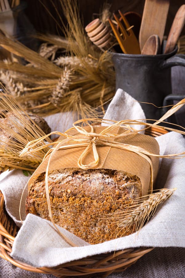 Pan Integral Casero Delicioso Y Saludable Foto de archivo - Imagen de ...