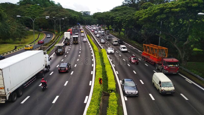 Pan Island Expressway editorial stock photo. Image of traffic - 125659468