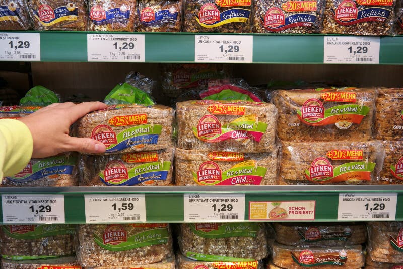 Pan Lleno Del Multigrain En Una Tienda Imagen editorial - Imagen de ...