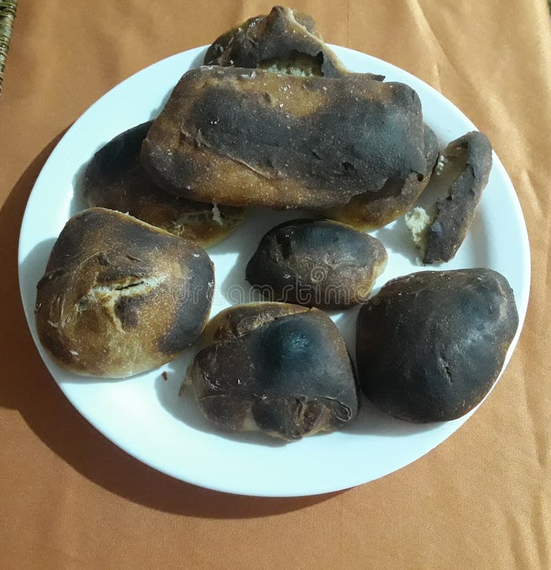 Pan quemado imagen de archivo. Imagen de desayuno, aislado - 92701421