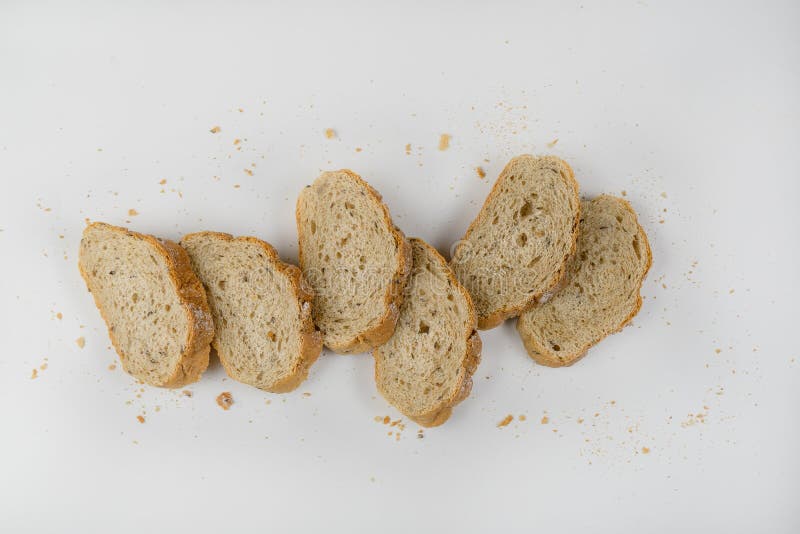 Pan Rebanado Aislado En Blanco Imagen de archivo - Imagen de crujiente ...