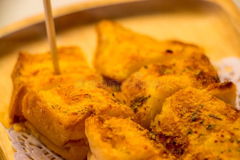 Pan rematado con mayonesa imagen de archivo. Imagen de comensal - 88930967