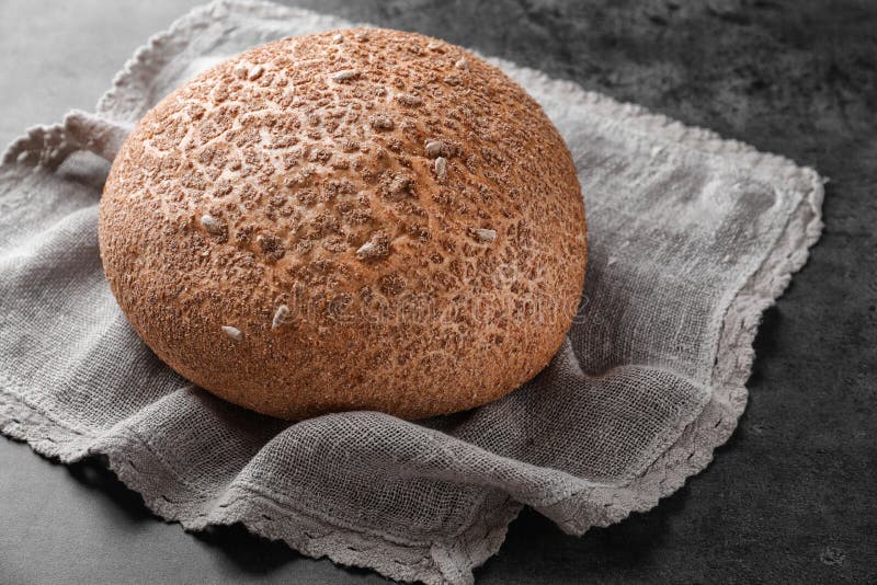 Pan Sabroso Fresco En La Tabla Gris Imagen de archivo - Imagen de pasta ...