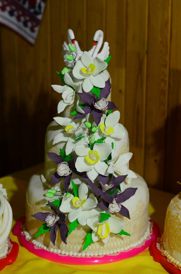 Pan Tradicional De La Boda En La Tabla Tabla De La Boda Con El Pan ...