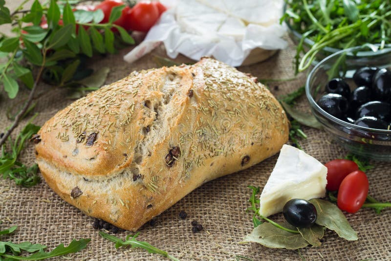 Pan Verde Oliva Con Las Hierbas Y Las Verduras Imagen de archivo ...