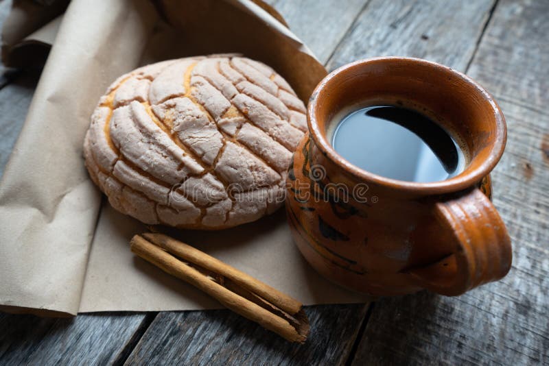 Café mexicano y pan dulce foto de archivo. Imagen de méxico - 147874146