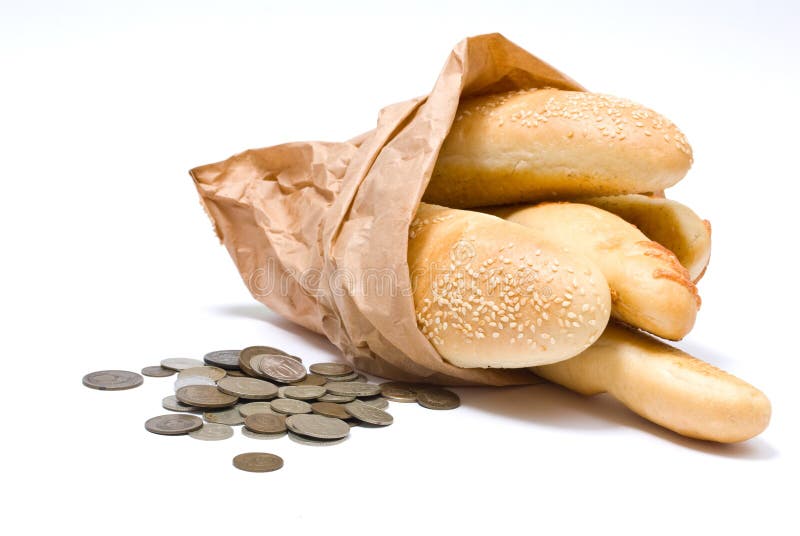 Un Pedazo De Pan Negro En Carro De La Compra, Monedas Y Rublos De Papel ...