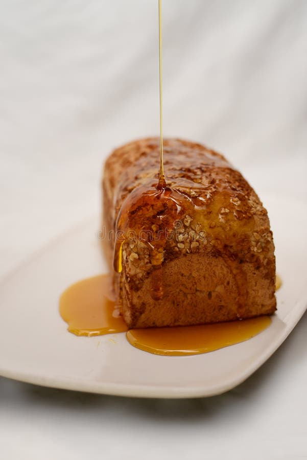 Pan Y Miel Sobre Fondo Blanco Imagen de archivo - Imagen de ...