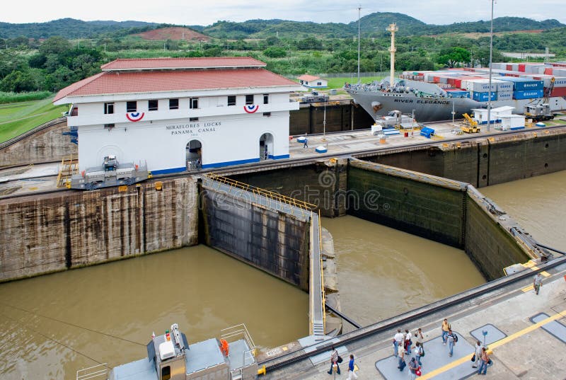 Panama canal locks editorial stock image. Image of ship - 48919444