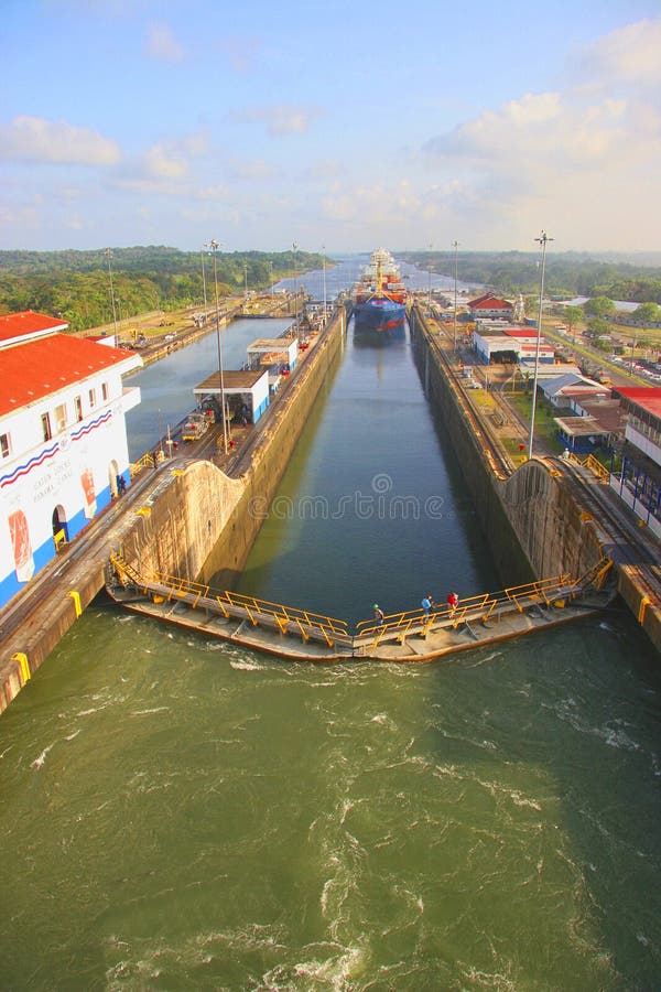 Panama kanal arkivfoto. Bild av fartyg, förundras, navigera - 29140644