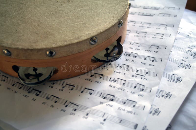 Pandereta imagen de archivo. Imagen de acuerdo, preludio - 305535