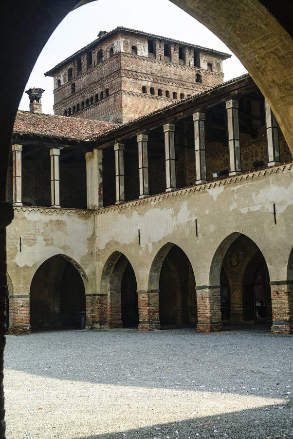 Castello Di Visconti, Pandino, Italia Immagine Stock - Immagine di ...