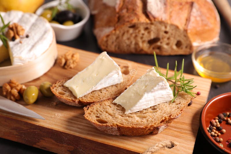 Pane e formaggio fotografia stock. Immagine di vegetariano - 29352928