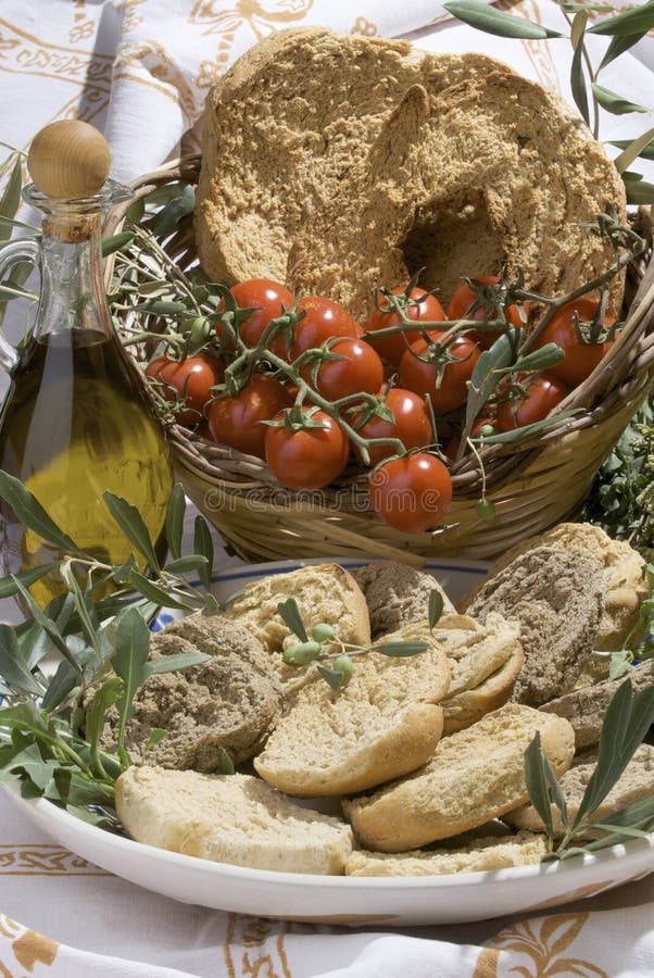 Pane duro del sud Italia fotografia stock. Immagine di dieta - 6694050