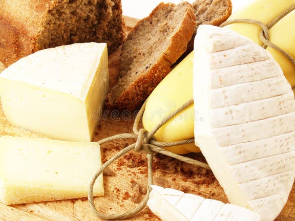 Pane e formaggio immagine stock. Immagine di lama, formaggio - 9420873