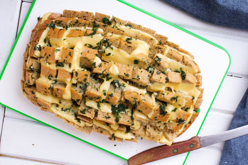 Pane farcito con formaggio fotografia stock. Immagine di spuntino ...