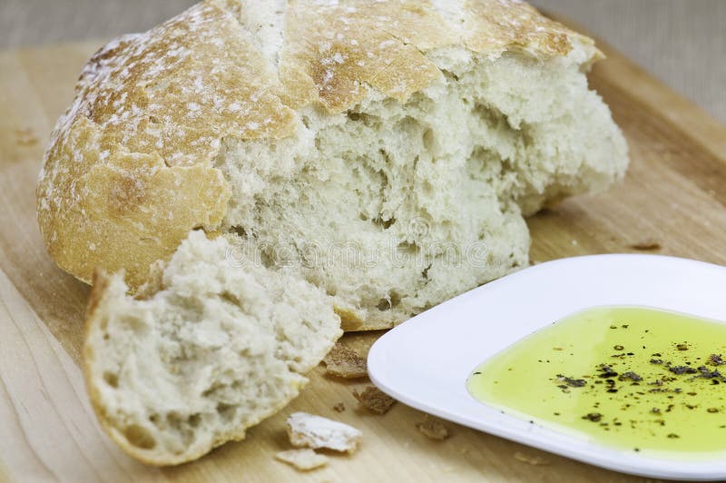Pane Fresco Con Olio D'oliva Immagine Stock - Immagine di pane ...