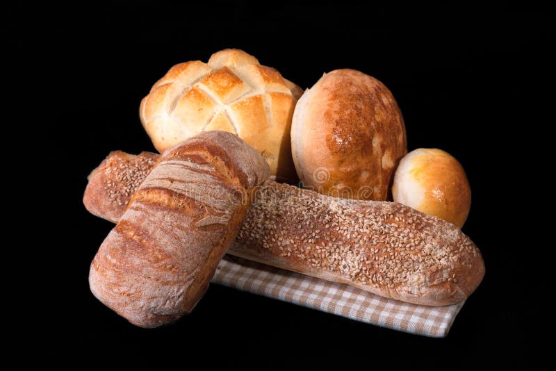 Vari tipi del pane fotografia stock. Immagine di rustico - 50578336