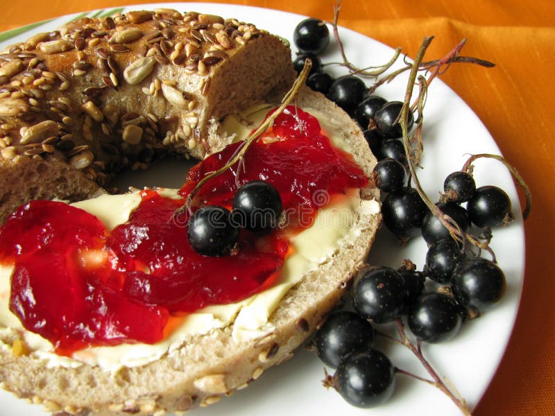 Panecillo foto de archivo. Imagen de bayas, jalea, vitaminas - 16101988