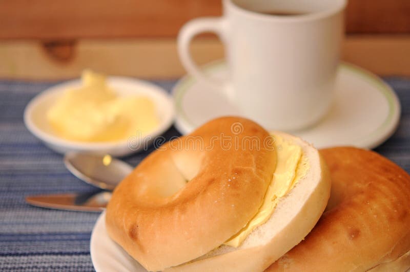 Panecillo Con Crema De La Mantequilla Imagen de archivo - Imagen de ...