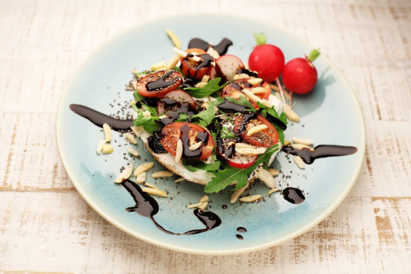 Panecillo Integral Del Queso Foto de archivo - Imagen de hambre ...