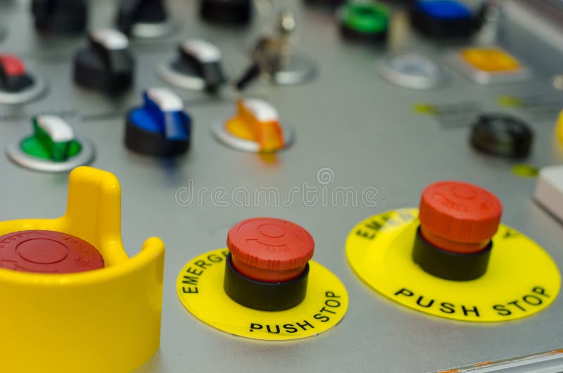 Panel De Control Industrial Con Los Botones Y Conmutador Clave Foto de ...