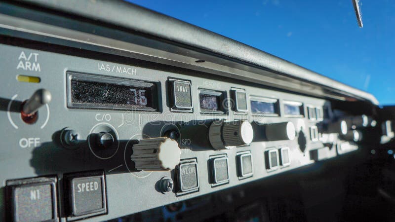 Panel De Control De Los Aviones Foto de archivo - Imagen de galga ...