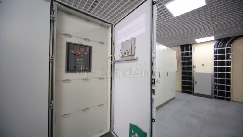 Panel De Control En Racks Con Equipo Para Almacen De Video - Vídeo de ...