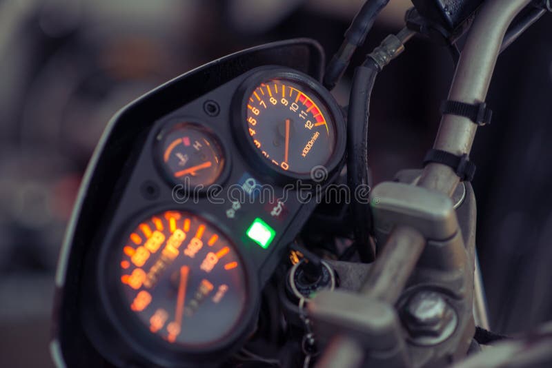 Panel De Control Iluminado De La Moto Foto de archivo - Imagen de tarde ...