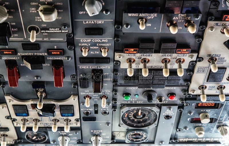 Panel De Control De Los Aviones Foto de archivo - Imagen de velocidad ...