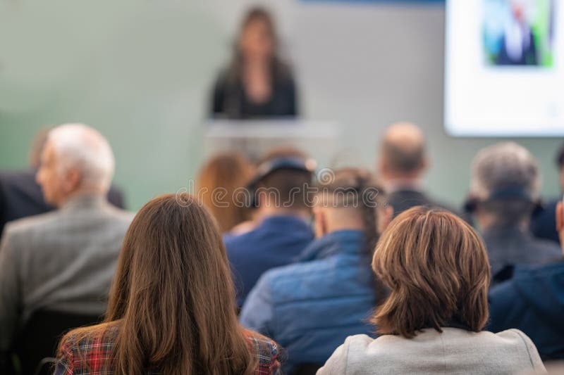 Panel of Experts Engages a Captivated Audience at a Green Energy ...
