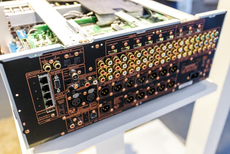 Conectores Del Panel Trasero De La Placa Madre Moderna Del Ordenador ...